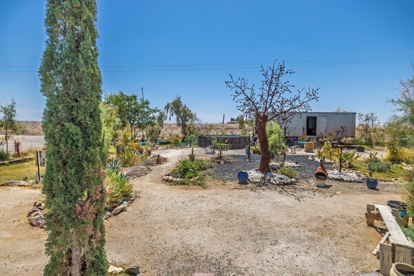 The Bombay Beach Institute: Surreal 3br Art House By The Salton Sea, Wifi & A/c - Bombay Beach, CA