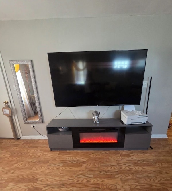 Cozy 3-bedroom Escape W/ Bonus Extra Living Area Chicago Suburbs\n - Chicago, IL