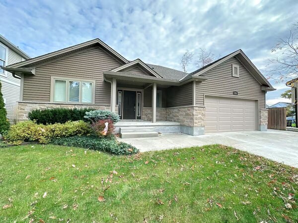 Walk To Grand Bend Main Beach | Sleeps 8 | Family Friendly | Heart Of Grand Bend - Grand Bend