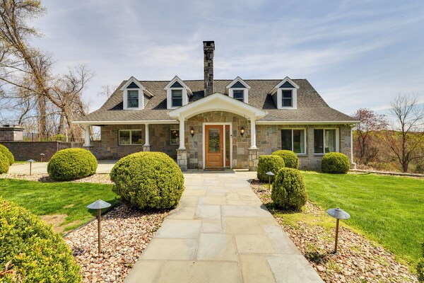 Outdoor Entertainment Areas: Spacious Katonah Gem! - Westchester County, NY
