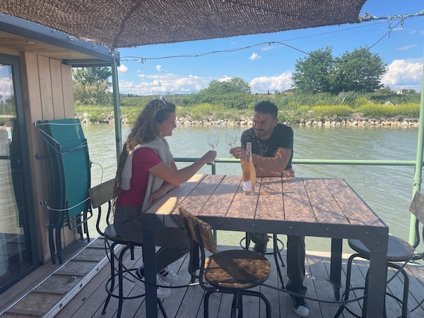 In The Heart Of The Camargue, The Waterfront Hut - Camargue