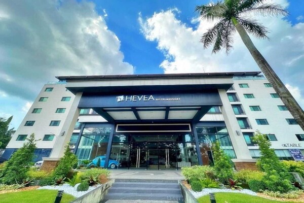 Peaceful Twin Stay In Sunday Hevea Resort - Angeles