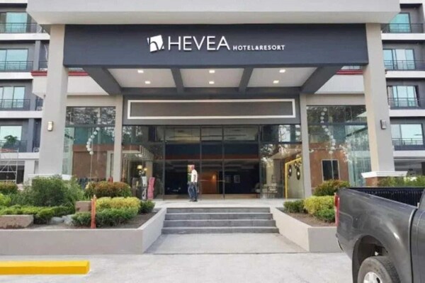 Modern & Stylish Getaway In Sunday Hevea Resort - Ángeles