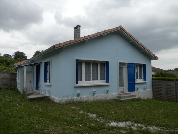 Maison Au Calme à 4km De Cognac Bien éQuipée. Jardin Clos Place Pour 2 Voitures. - Cognac