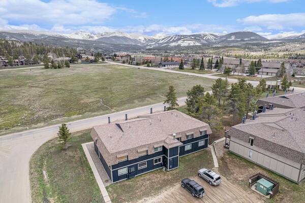 Rocky Mtn Hideaway: Pool + Hot Tub + Views - Fraser, CO