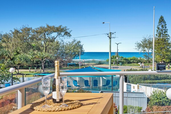 Coastal Retreat With Stunning Views & Prime Location - Broadbeach