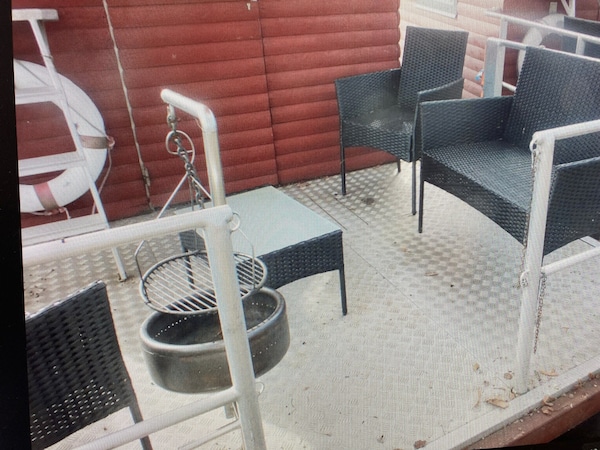 Kleines Hausboot Ideal Zum Angeln Oder Um Natur Zu Erleben! - Templin