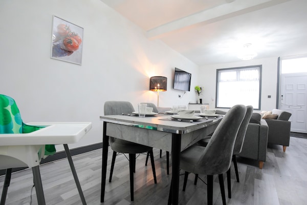 2 Bed House In Horwich - Bolton