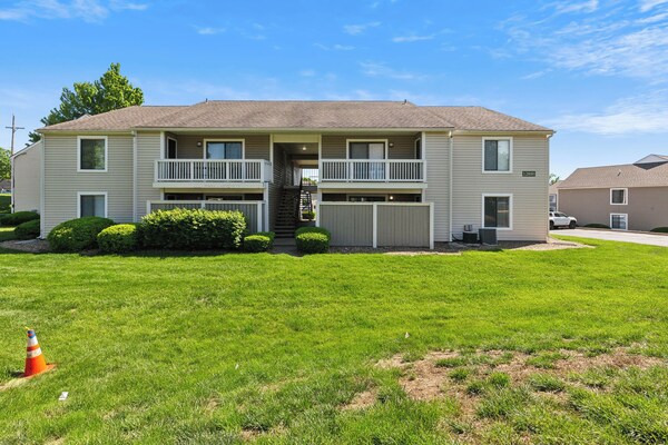Rosehill Pointe 122 I Comfy 2 Bed 1 Bath - Overland Park, KS