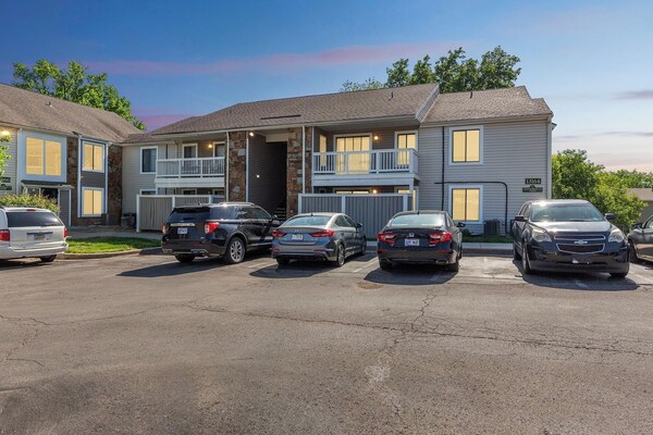 Rosehill Pointe 179 I Spacious 2 Bed 1 Bath - Shawnee, KS