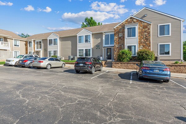 Rosehill Pointe 197 I Spacious 1 Bed 1 Bath - Shawnee, KS
