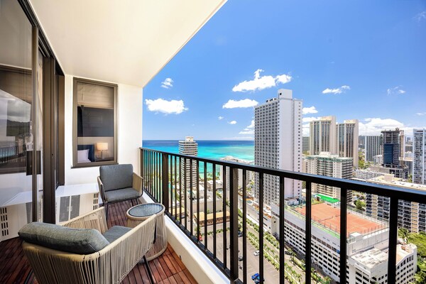 Ocean View Escape, Walk To Waikiki Beach + Parking - Honolulu