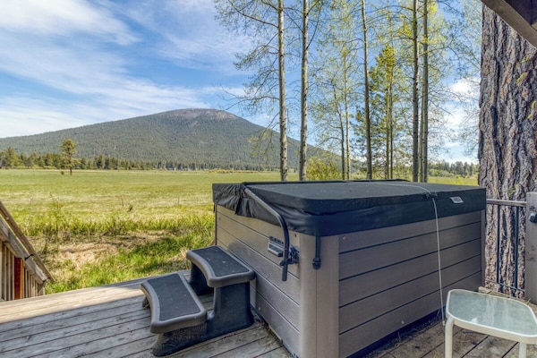Updated Home With Great Views & Hot Tub - Sisters, OR