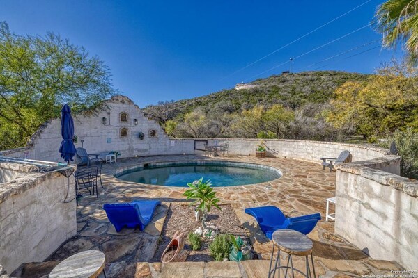 Concan Springs Cabin 1 Shared Pool - Concan, TX