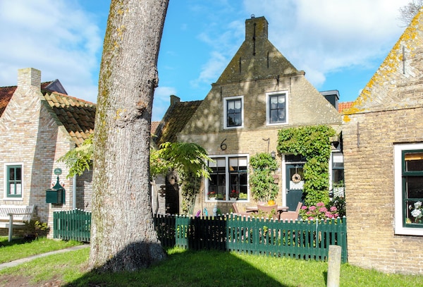 Harry, Luxury Property In Center Of Nes - Ameland
