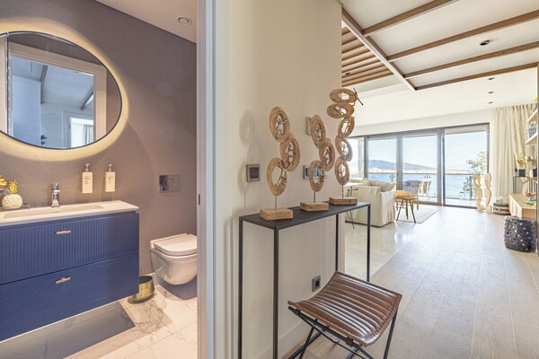 Luxurious Beachfront Flat With Hotel Amenities Inside A 5-star Resort - Bitez
