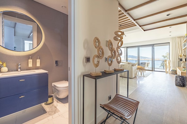 Luxurious Beachfront Flat With Hotel Amenities Inside A 5-star Resort - Gümbet