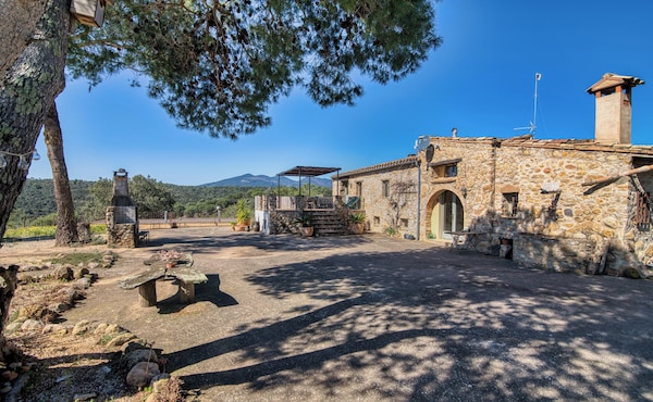 Renovated Spanish Masia With Detached Cottage - Besalú