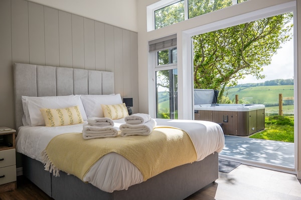 A Stylish Retreat Set In A Scenic Country Club - Totnes