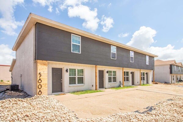 Frankford Townhomes "D" - Near Ttu/garage/central - Lubbock, TX