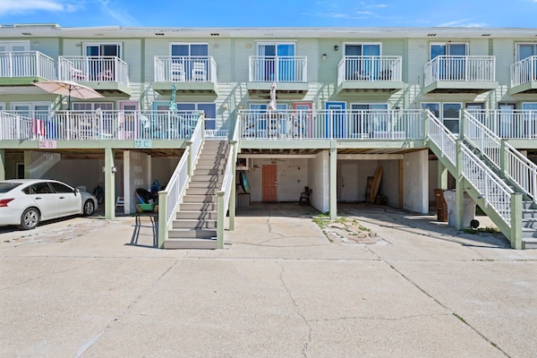 Pet Friendly Updated Townhome Sleeps 10! - Pensacola Beach, FL
