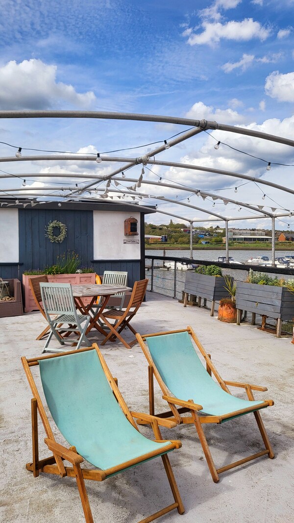 Floating Rooms On 185 Years Old Lightship. - Diggerland Kent