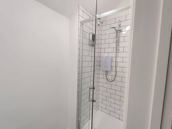 Fully Equipped Kitchen, Double Room, Parking - 斯旺西
