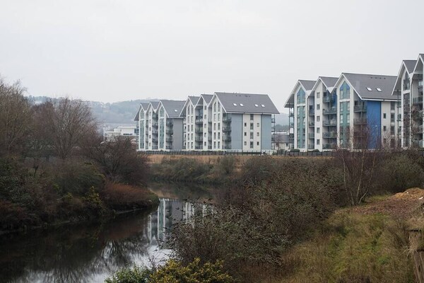 Royal Sovereign With Parking - Swansea