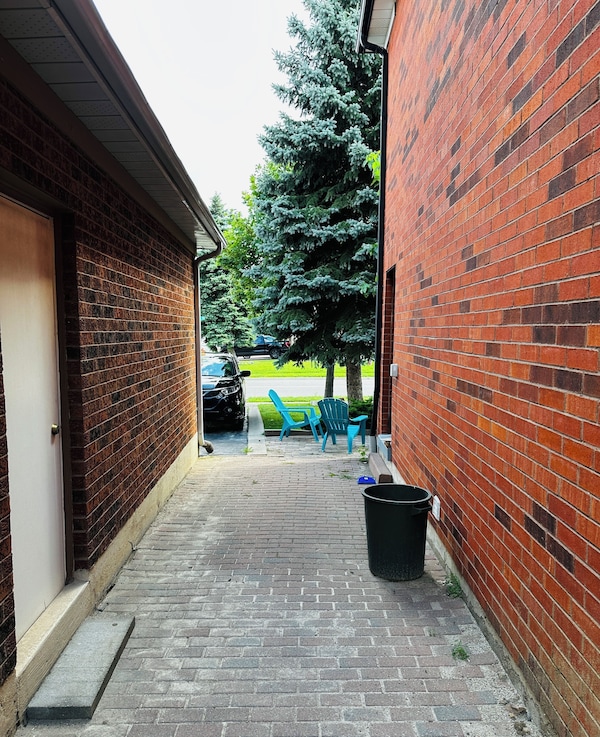 Private, Cozy & Pet Friendly 2 Bedroom+1 Bath Apartment - Caledon