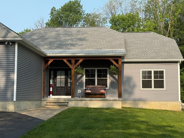 Saratoga Get Away\nspacious 4 Bedroom House In Charming Ballston Spa W/ Wifi, Ac - Clifton Park, NY