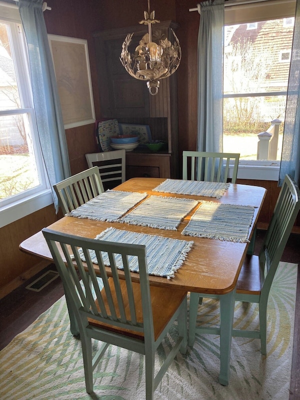 Charming 3-bedroom Beach Cottage On Groton Long Point With Water Views - Connecticut