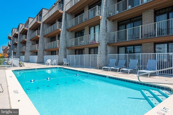 Oceanside Dream 2 Br/2 Ba Midtown Ocean City Condo, Steps To Beach, With Pool! - 大洋城