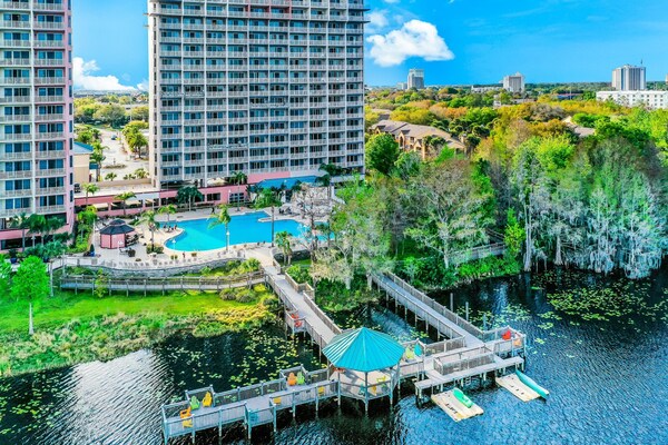 Lakefront Retreat Near Attractions With Lake View, Ac, Wifi, Pool, Hot Tub & Gym - Lake Buena Vista, FL