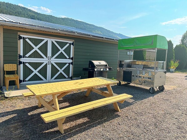 2 Queen Bed Glamping Tent - Utopia Feels - British Columbia