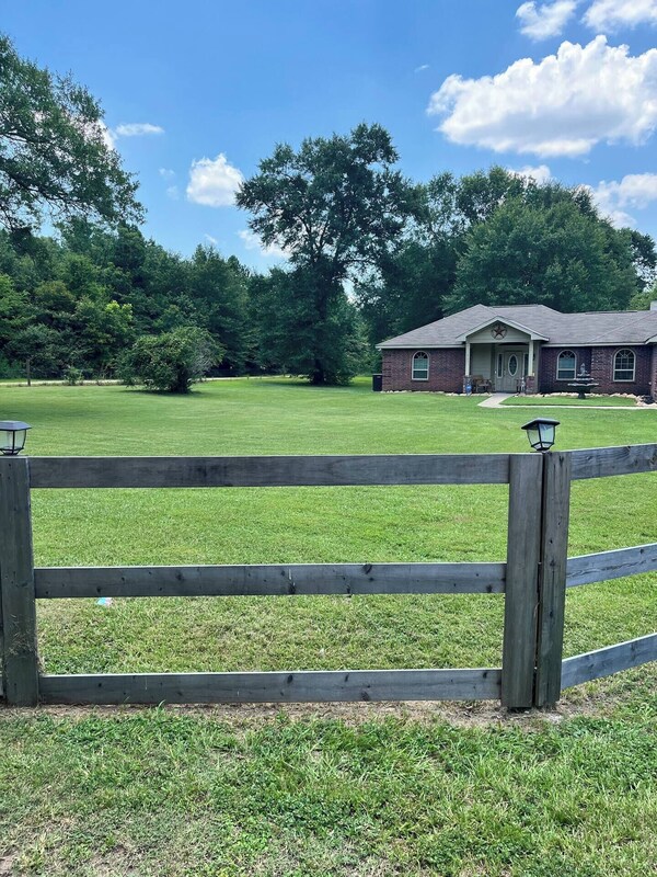 3-bedroom House In Charming Lufkin With Wifi, Ac. Enjoy Your Stay - Lufkin, TX