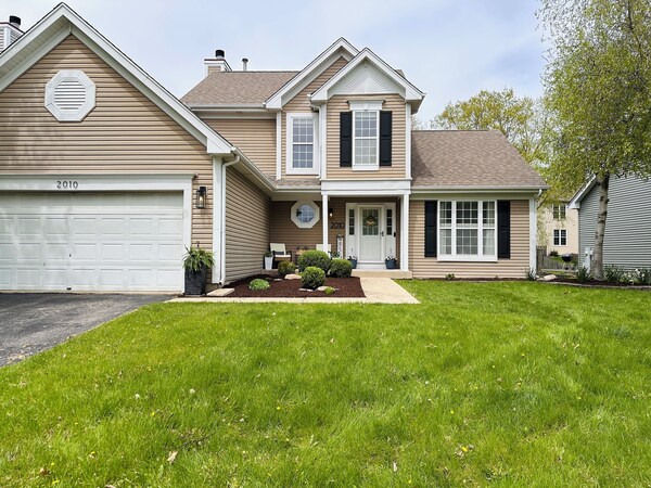 Spacious 3 Bedrooms With Yard  Near Naperville, Chicago - Oswego, IL