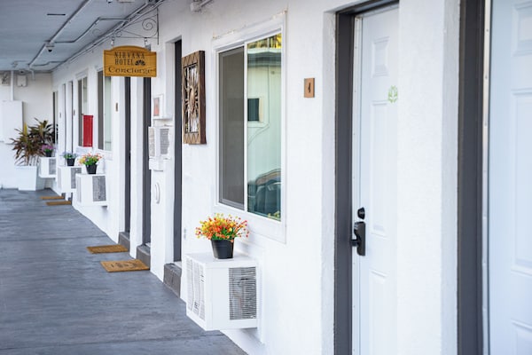 Deluxe Double Bed King And Queen - Sleeps 4 - Non-smoking - 天堂市