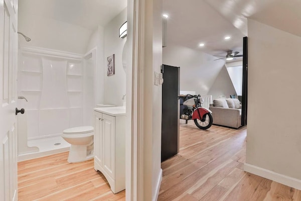 Modern 1bd Near Downtown & Hgwy - Lawrence, MA
