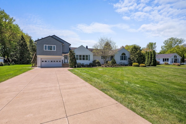 Lakeview House With Private Pool-sleeps 20! - Quarry Hill Winery, Berlin Heights