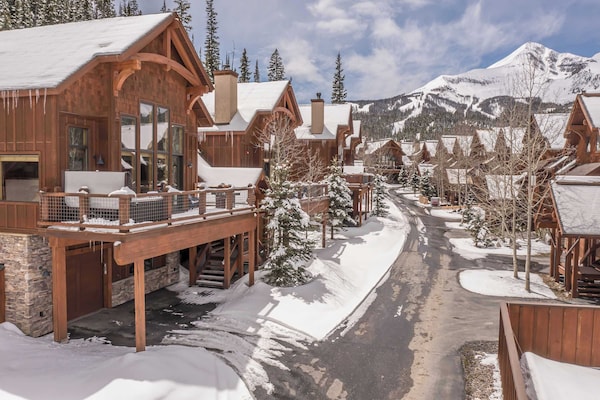 *New Listing* Stunning Ski-in/ski-out Mountain Chalet - Montana