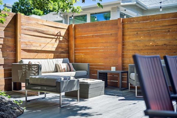 Eco-friendly, Modern Smart Home - Surround Sound - Chef's Kitchen - Fast Wifi - Denver, CO