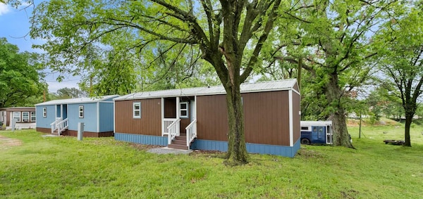 The Daisy- Decatur Family Tiny Home - Decatur, AR