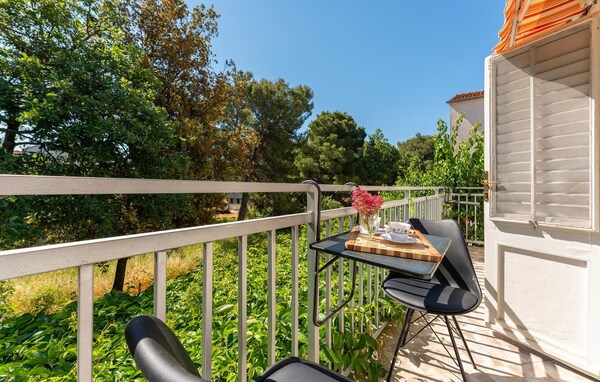 Lovely Apartment In Pakostane - Biograd na Moru