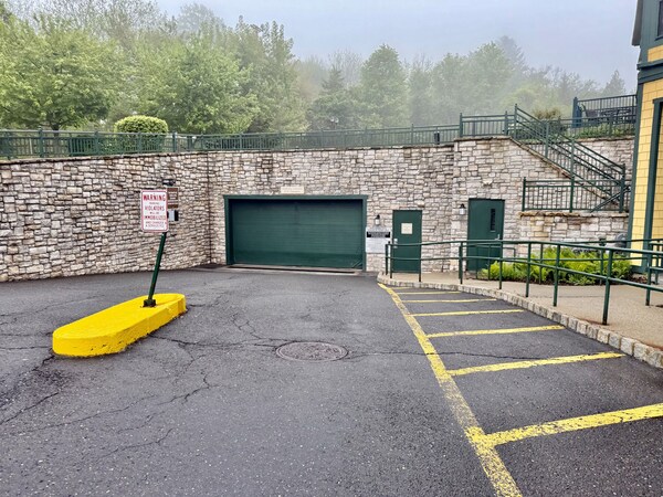 Cozy Condo 2 Bdr, 2 Bth, Deck With Stanning Mountain/pool View, Sleep 8. - Hamburg, NJ