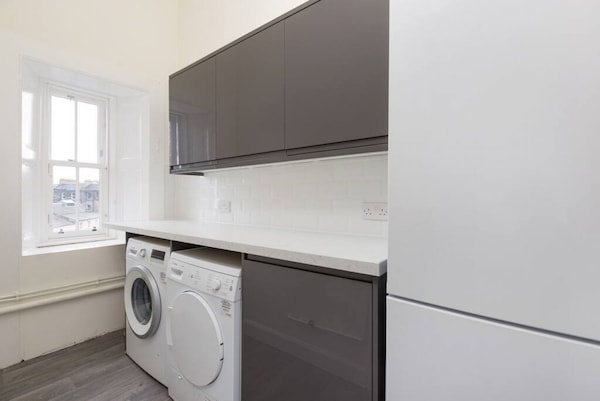 Elegant 3-bed Flat Near Edinburgh Castle - 愛丁堡