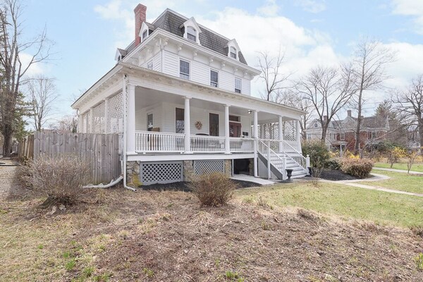 La Victoria 5-bedroom Estate In The Heart Of Warwick, An Hour Away From Nyc - Greenwood Lake, NY