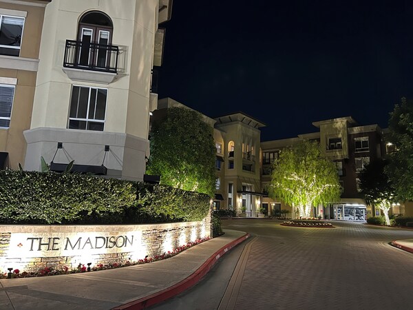 Luxury Modern Condo W/ps5, Bose Sound, Ultrafast Wifi, Kingbed+sofabed+65'' Tv's - Santa Clarita, CA