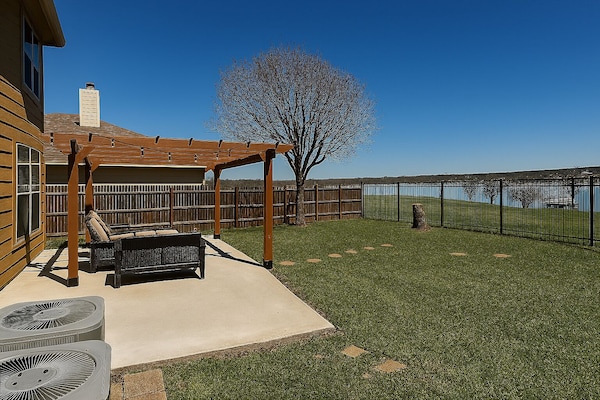 Lakeview Home In Grand Prairie - Grand Prairie, TX
