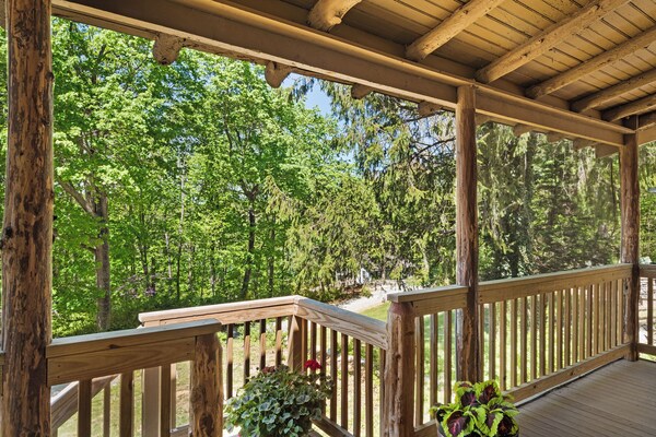 Cozy 2-bedroom Cabin In Andover With Wifi, W/d Ac, Backyard, Front Porch & Grill - Andover, NJ