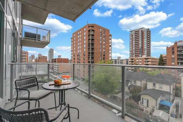 Stylish Beltline 1br W/ Parking - Calgary